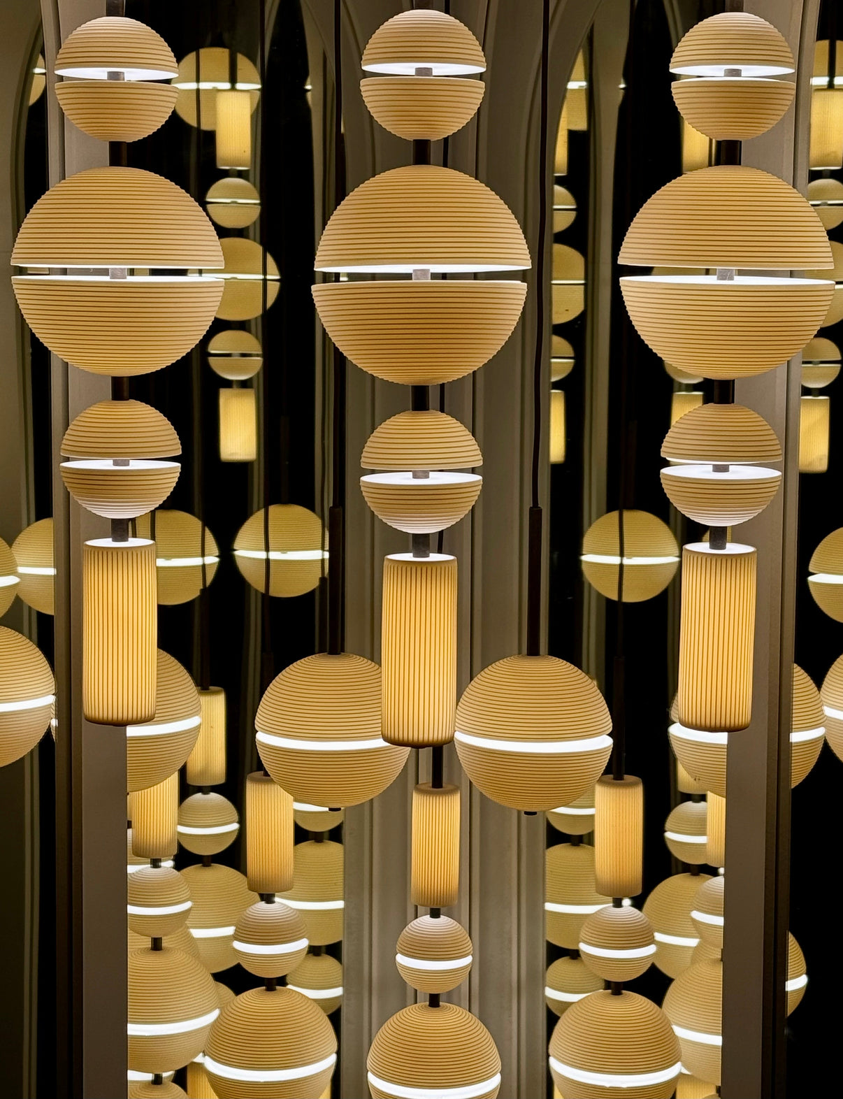 Lladró Cascade Hanging Lamp Long – FormFluent