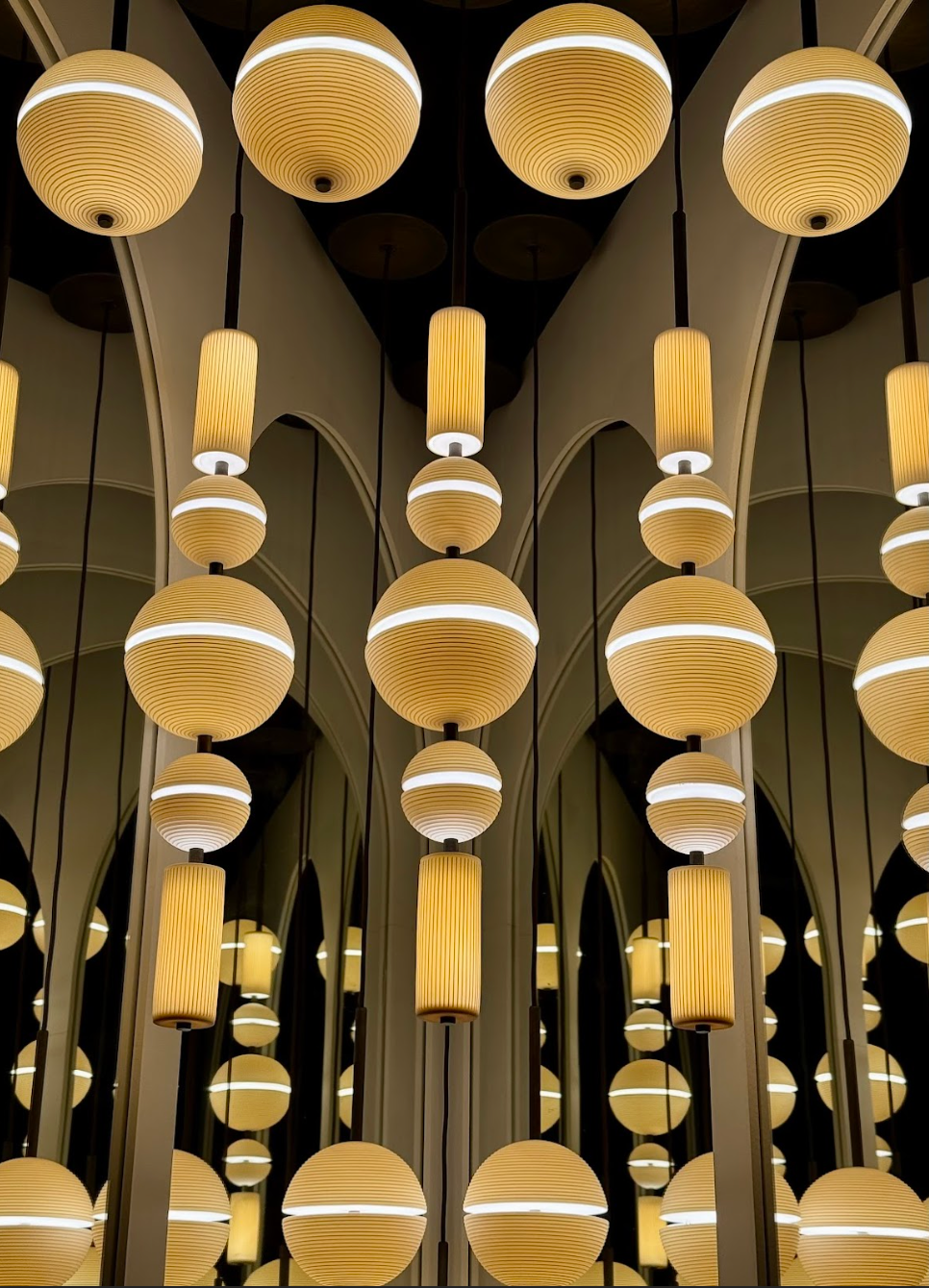 Lladró Cascade Hanging Lamp Long – FormFluent